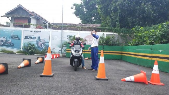 Honda Community - Kenali Ragam Teknik Melibas Tikungan Bareng Motor Kesayangan